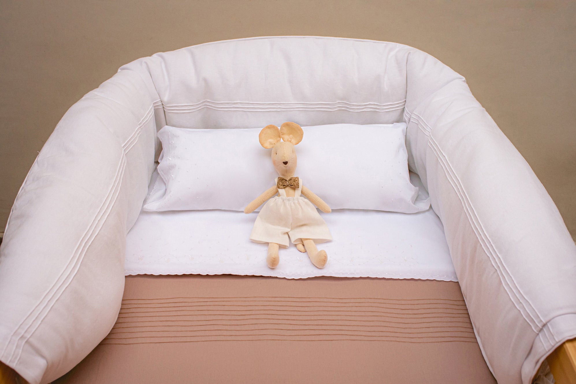 Protector de Lino Rodon Alforzas Blanco - Boutique Bambola